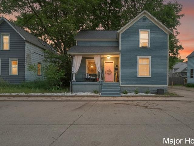 323 Robey Pl SE, Grand Rapids, MI 49506