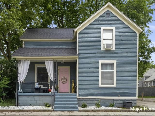 323 Robey Place