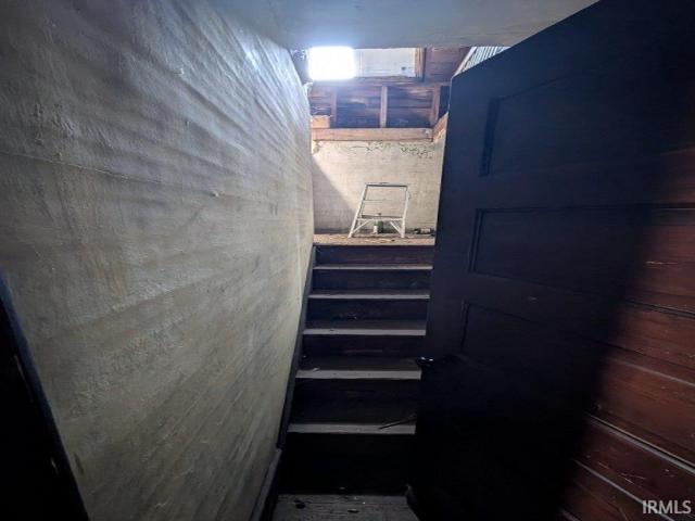 323 Roosevelt Road