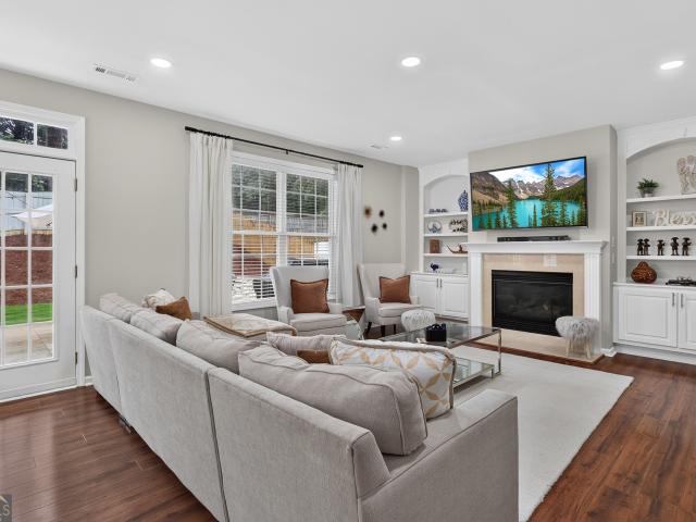 323 Revolution Dr