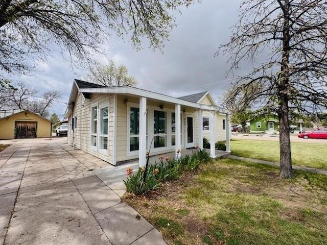 323 W 3rd St, Trenton, NE 69044