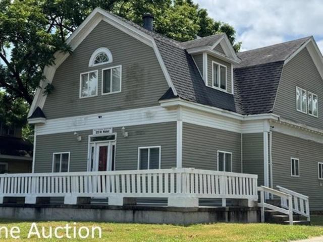 323 W Walnut St, Carbondale, IL 62901