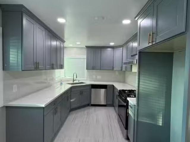323 W Kendall St, Corona, CA 92882 See Est. Value, Schools &.