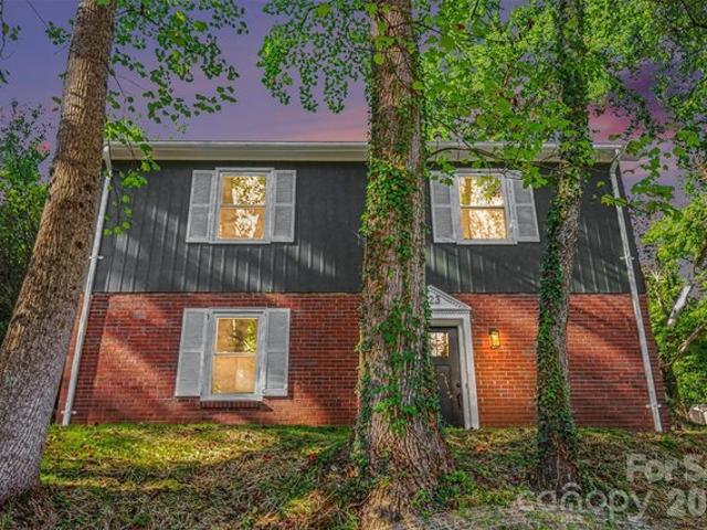323 Whispering Pines Dr, Charlotte, NC 28217