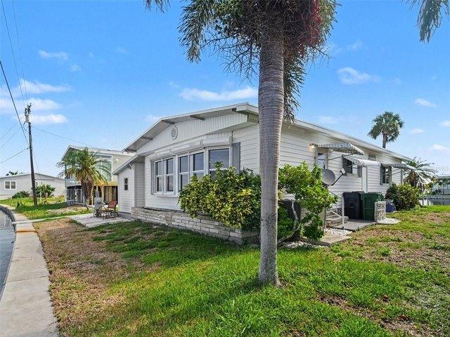 323 Terra Ceia Dr, Palmetto, FL 34221
