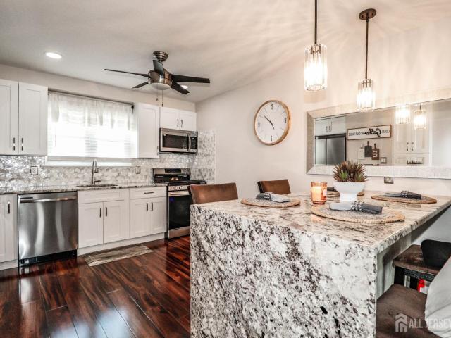 323 Ventnor Court