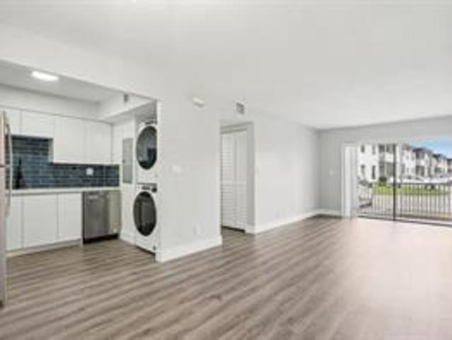 3244 NW 84th Ave, Sunrise, FL 33351 | MLS #B26003