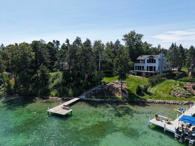 3244 N Interlaken Dr, Summit, WI 53066