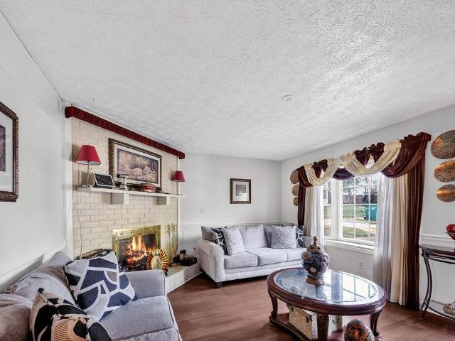 3244 Hampton Court SE