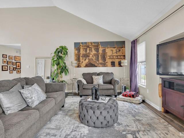3244 S Southern Oaks Drive