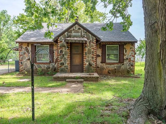 3244 W Lombard St, Springfield, MO 65802