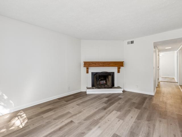 3245 Niagara Dr