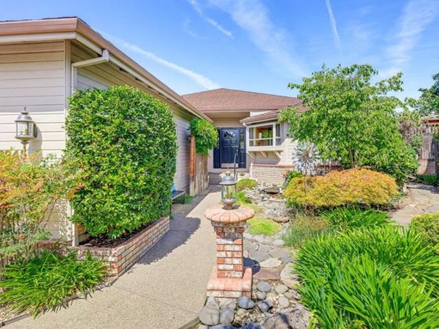 3245 Chandler Egan Dr, Medford, OR 97504