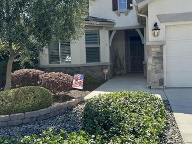 3245 S Meadowbrook St, Visalia, CA 93292