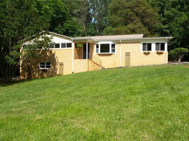 3245 Springside Dr, Clemmons, NC 27012