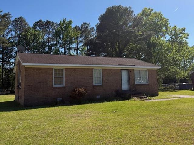 3246 Mobleys Bridge Rd, Grimesland, NC 27837