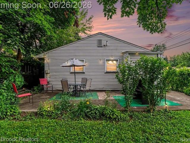 3246 Harris St, Ferndale, MI 48220