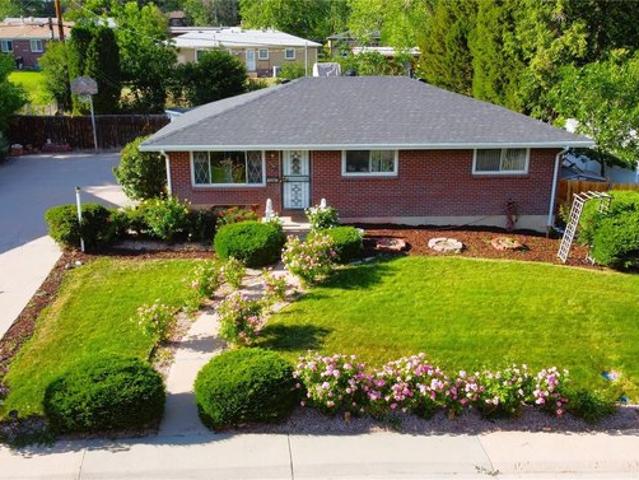 3247 W Pimlico Dr, Englewood, CO 80110