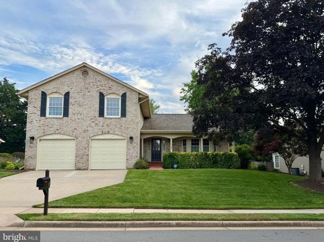 3248 Kinross Cir, Herndon, VA 20171