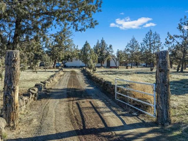 3240 NE 21st Dr, Redmond, OR 97756