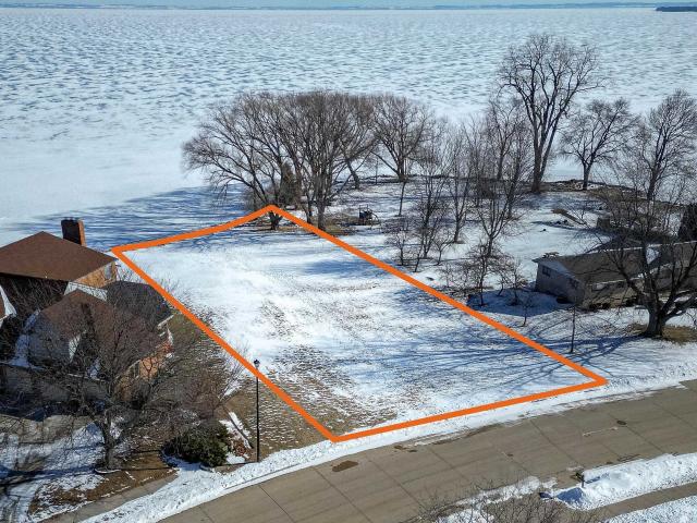 3240 Old Orchard Ln, Oshkosh, WI 54902 | Compass