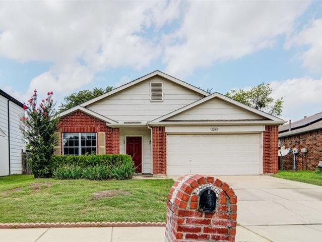 3240 Bent Creek Dr, Denton, TX 76210