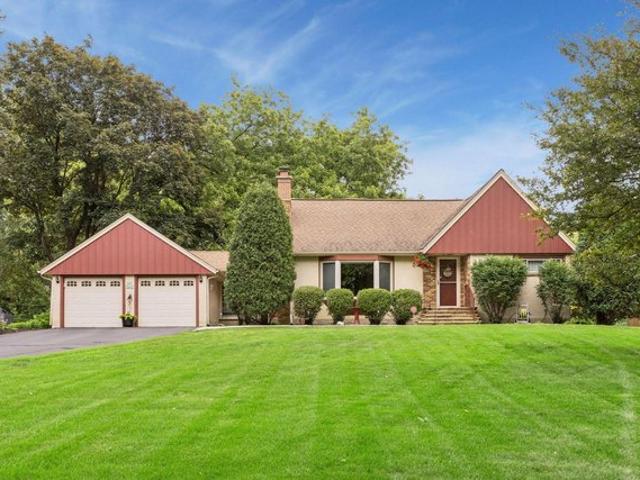 3240 Lilac Dr N, Golden Valley, MN 55422