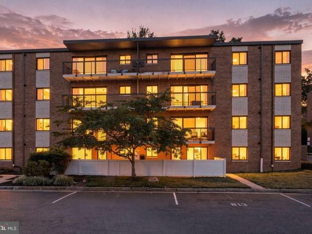 3240 S 28th St Apt 101, Alexandria, VA 22302