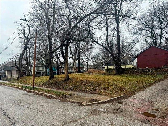 3240 Thompson Ave, Kansas City, MO 64124