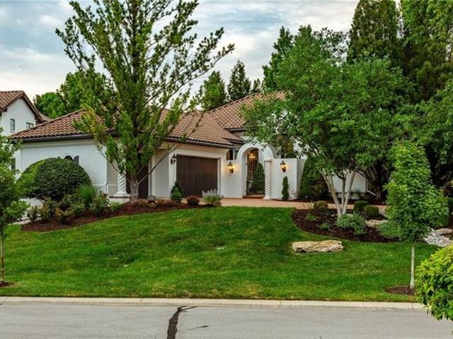 3240 W 138th Ter, Leawood, KS 66224