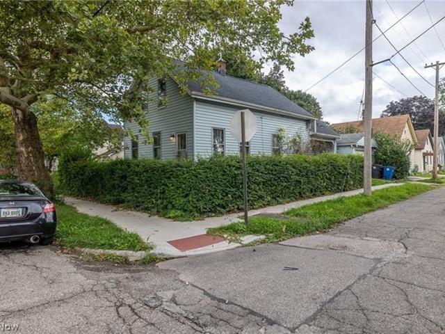 3240 W 58th St, Cleveland, OH 44102