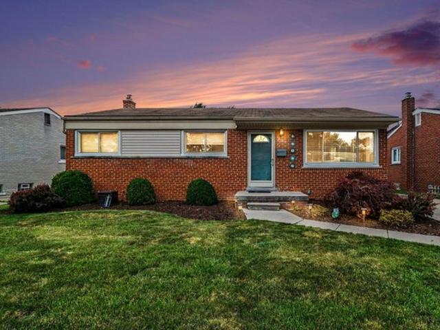 32413 Greenlawn St, Saint Clair Shores, MI 48082
