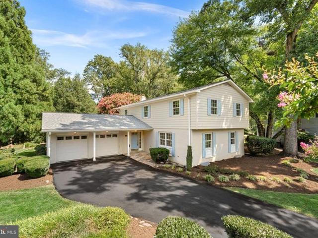 3241 Betsy Ln, Oak Hill, VA 20171