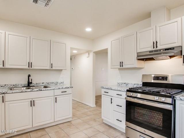 3241 S Lloyd Vis, Tucson, AZ 85713