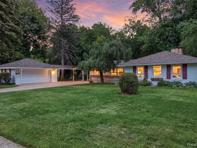32425 Cloverdale Ave, Farmington, MI 48336