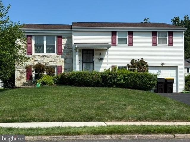3242 Parkview Dr, Bensalem, PA 19020