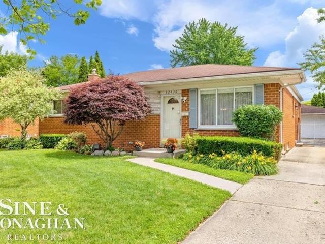 32430 Gloede Dr, Warren, MI 48088