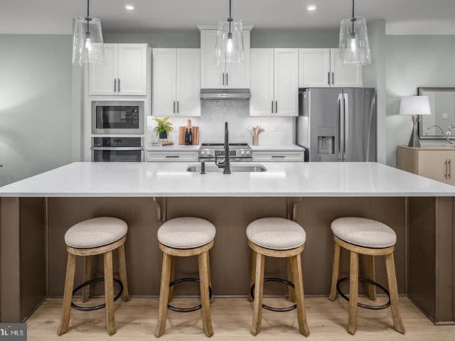 3243 Leopold Court