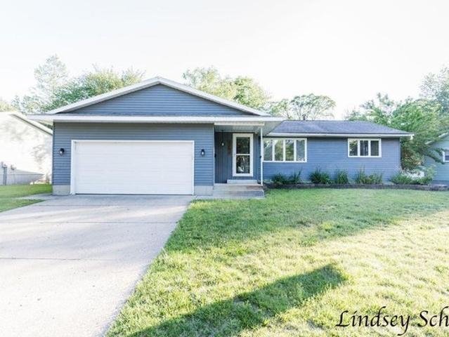 3243 Royal Oak Rd, Muskegon, MI 49441