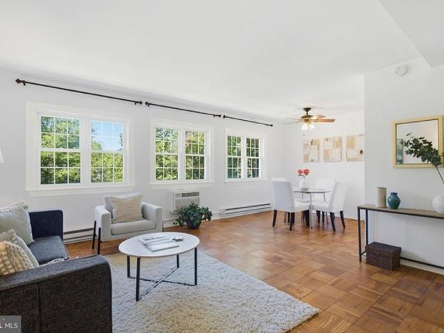 3243 Valley Dr, Alexandria, VA 22302