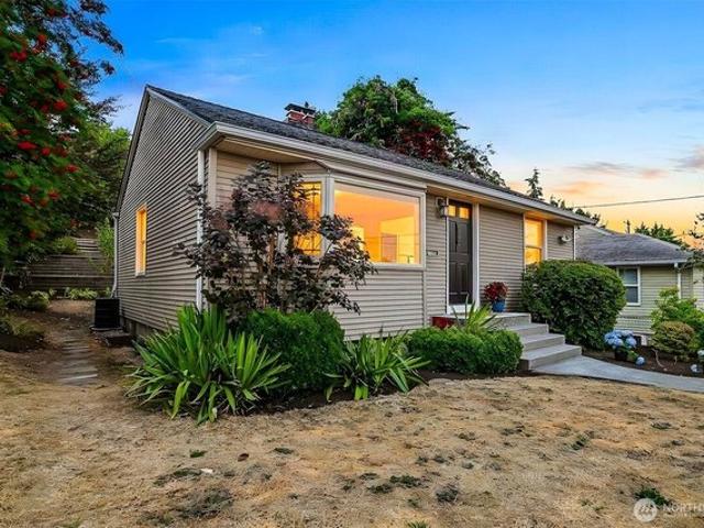 3243 22nd Ave W, Seattle, WA 98199