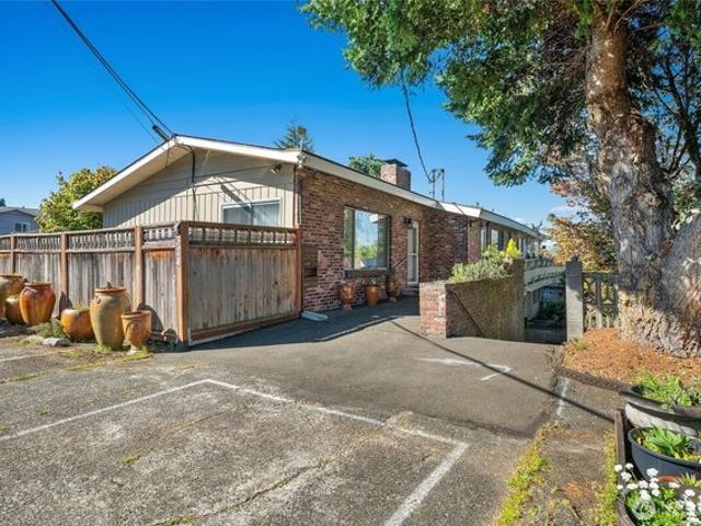 324 3rd Ave S, Edmonds, WA 98020