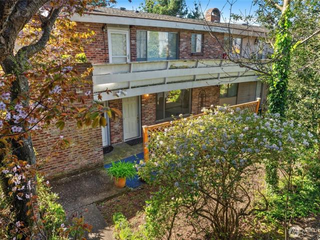 324 3rd Avenue S