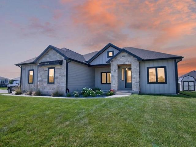 324 31st St SE, Altoona, IA 50009
