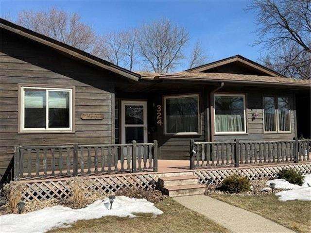 324 7th St, Windom, MN 56101