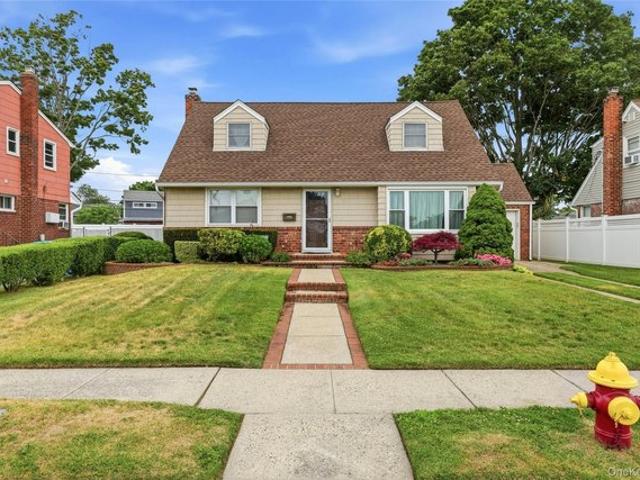 324 Coleridge St, Levittown, NY 11756