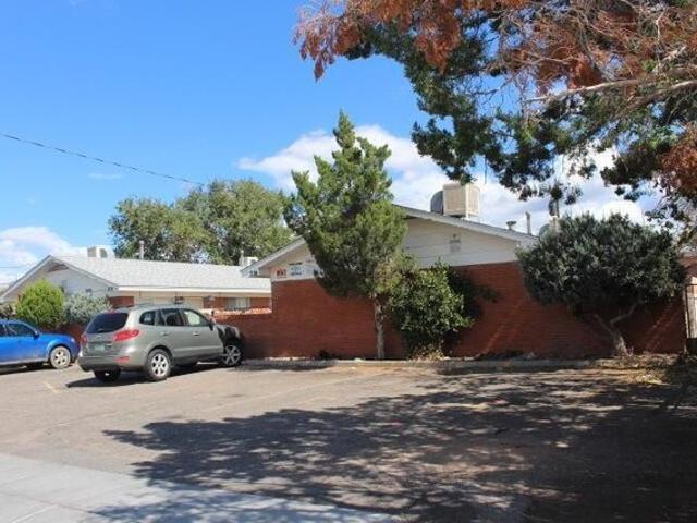 324 Charleston St SE, Albuquerque, NM 87108
