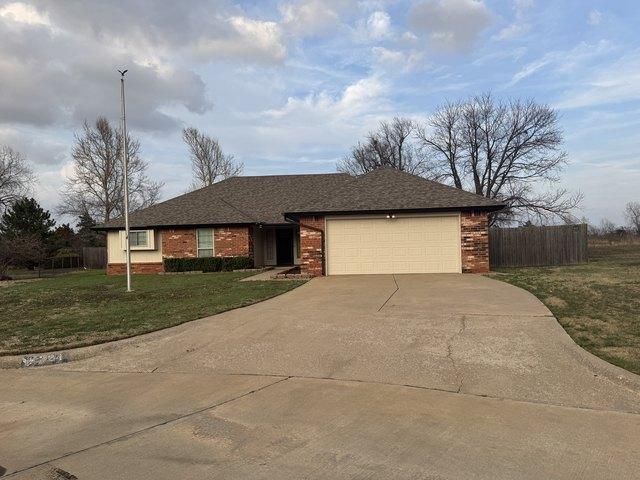 324 Christopher Todd Dr, Moore, OK 73160