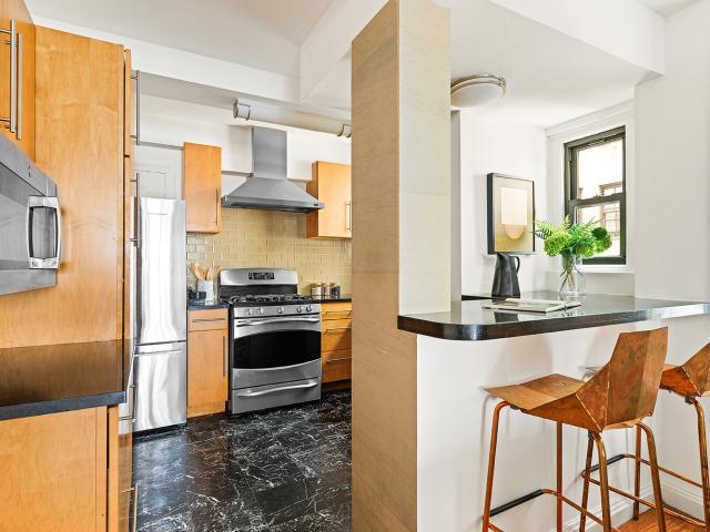 324 E 41ST Street 502C