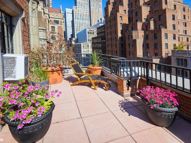 324 E 41ST Street PH1102C